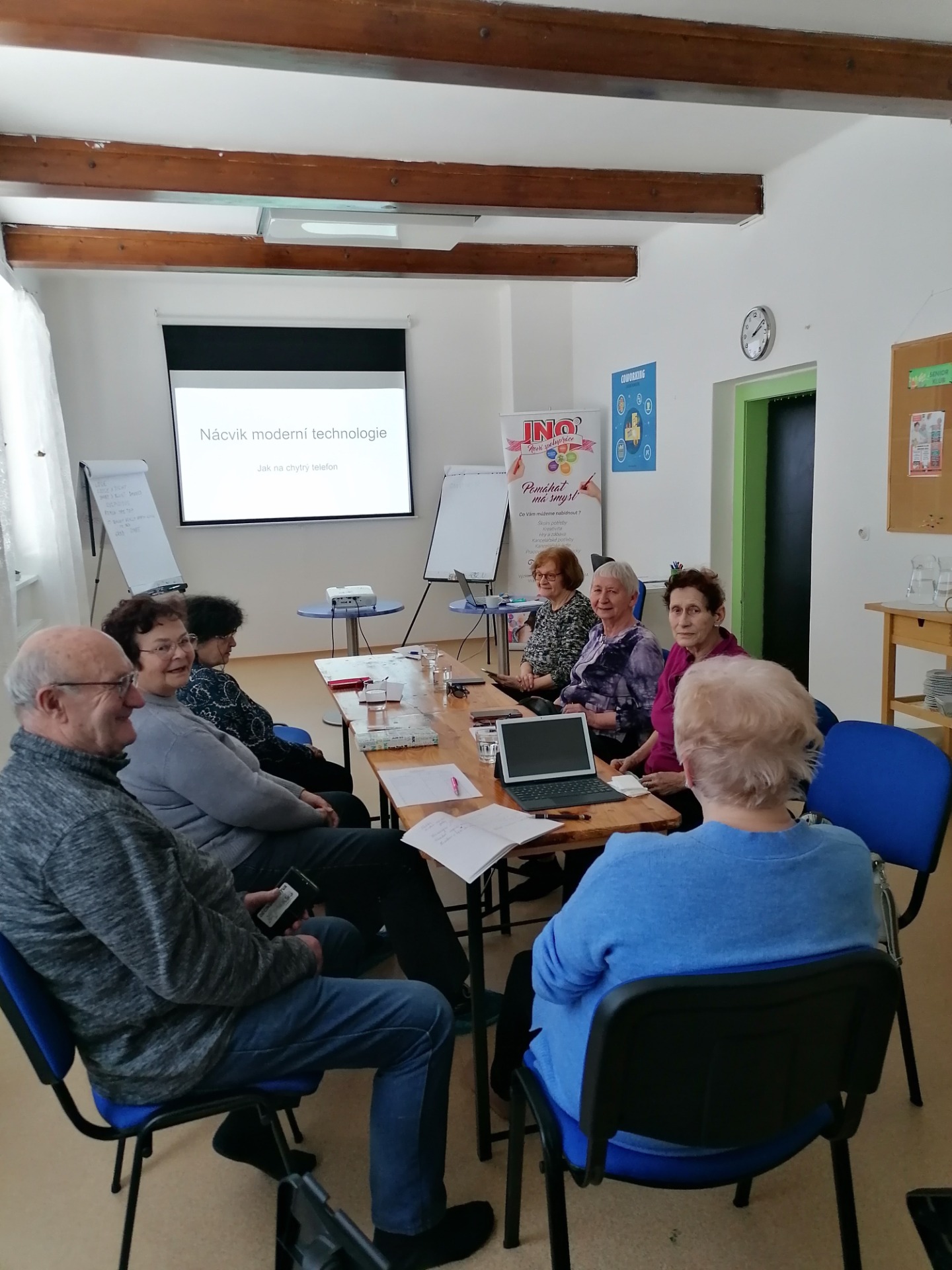 Poradna moderní technologie :: SENIOR KLUB RÁKOSNÍČEK